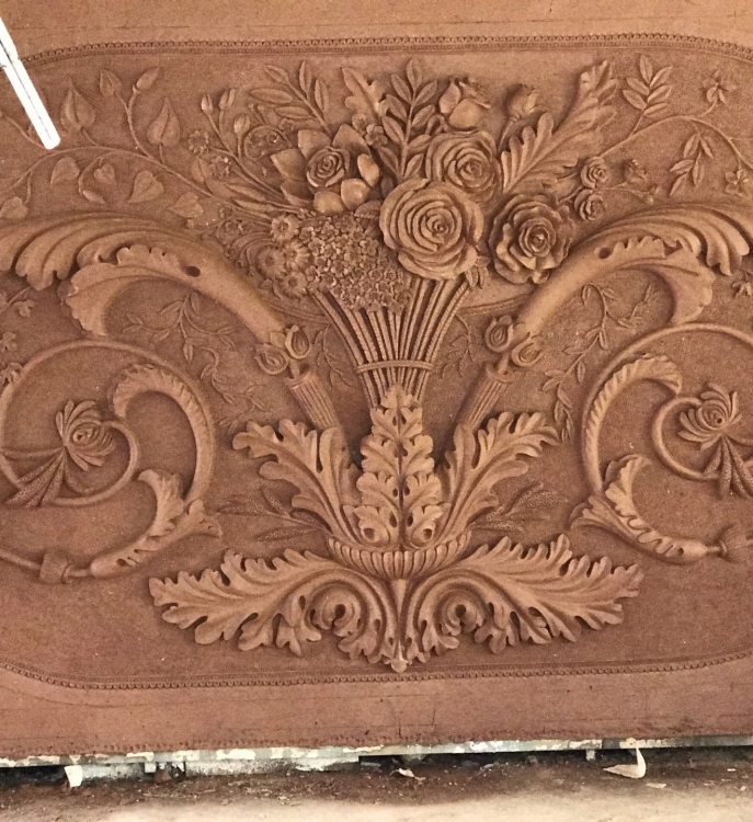 Tạo Hình Phù Điêu Hoa Văn Bằng Đất Sét Trang Trí Biệt Thự