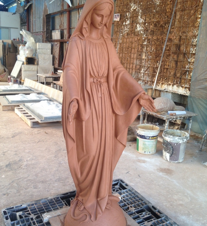 Tạo Hình Tượng Đức Mẹ Ban Ơn Bằng Đất Sét